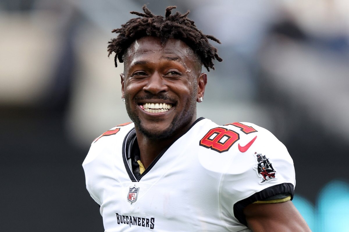 Former NFL Player Antonio Brown Wanted For Attempted Murder in Miami - Miami Boxing Event Turns ...
